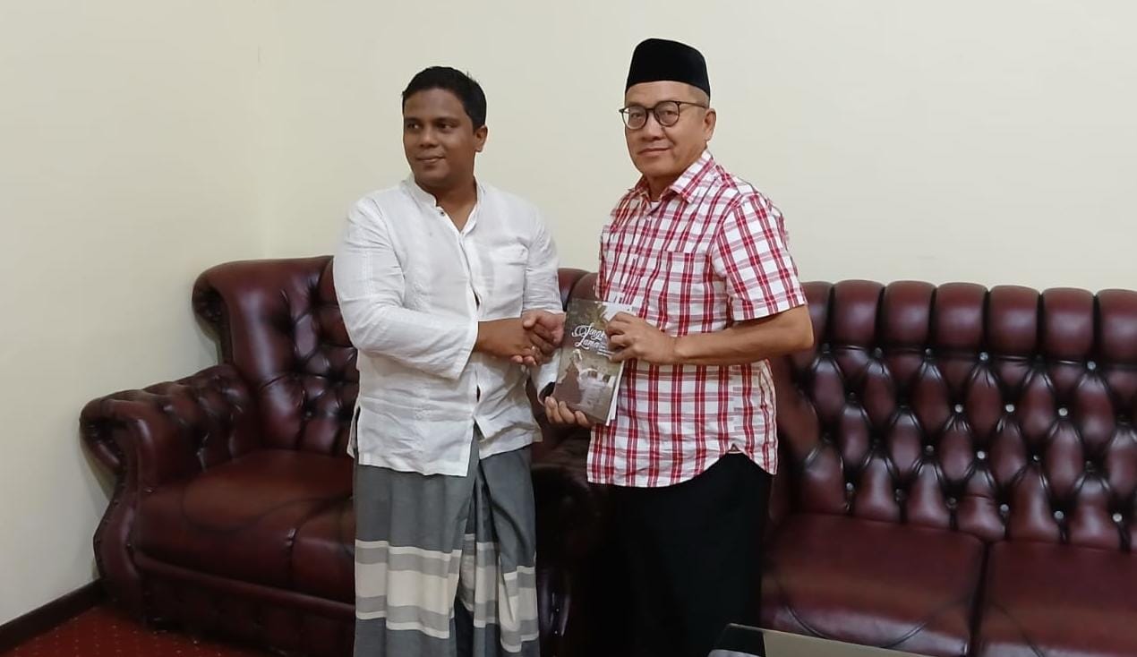 Pj Bupati Aceh Singkil Terima Buku Singkel Lama - Radio Xtra FM Singkil